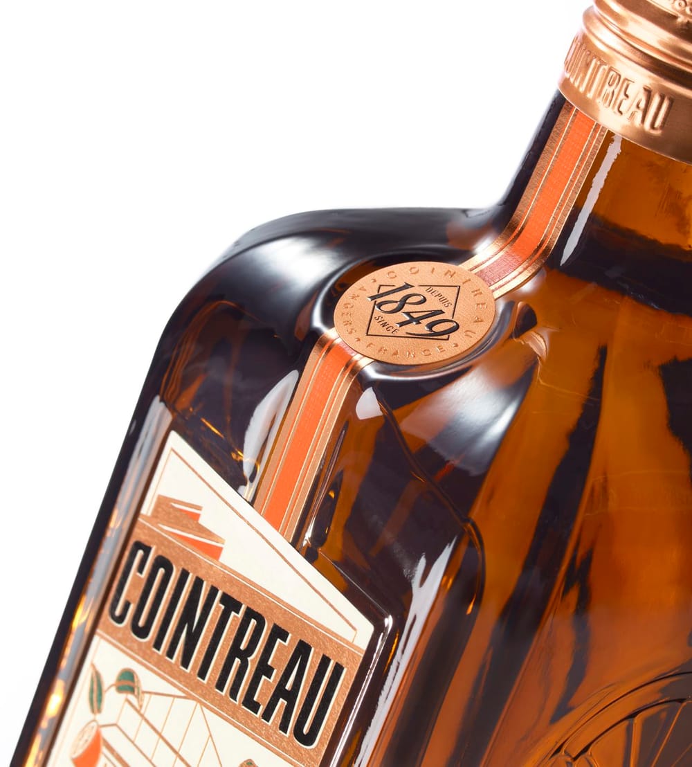 Cointreau change de peau et dévoile le nouveau design de son iconique ...